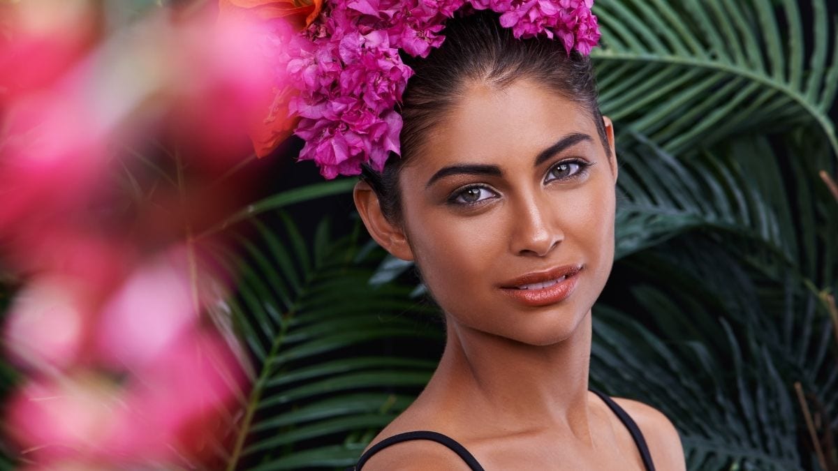 How To Intrigue A Woman - Self Confidence Magazine - start building ...